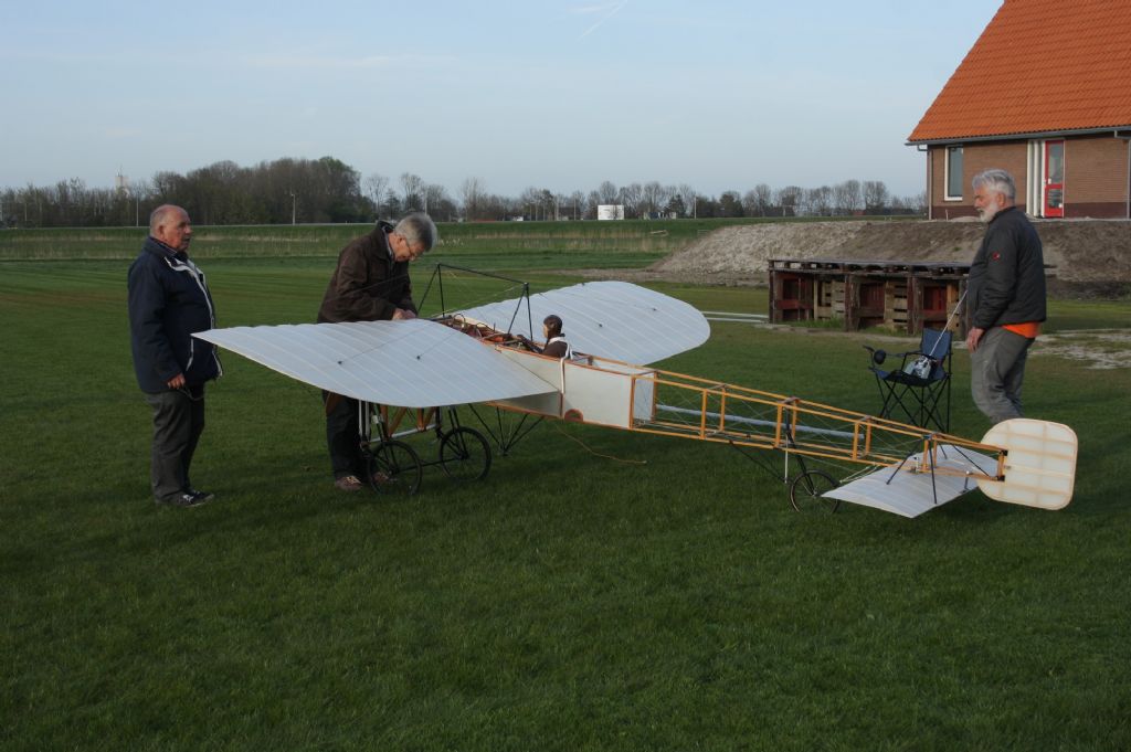 Across the Alps with a model aeroplane - an exciting adventure. - Shows ...
