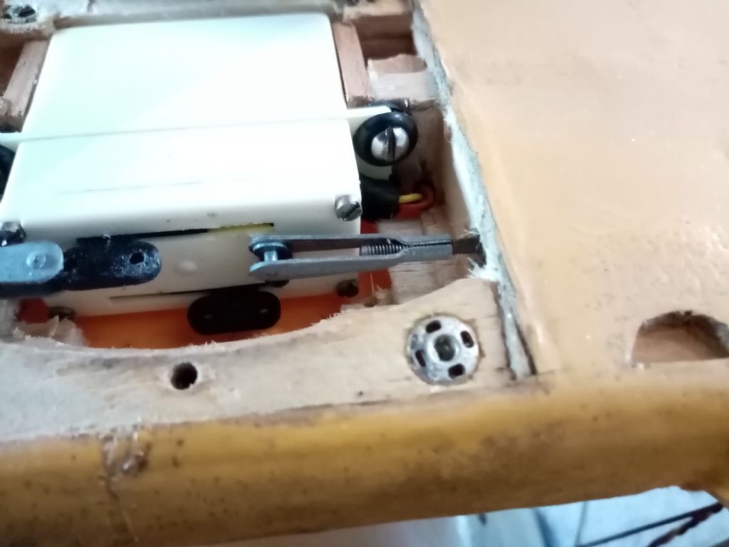 Skyleader slider servos, max voltage, ok to use or what replacement ...