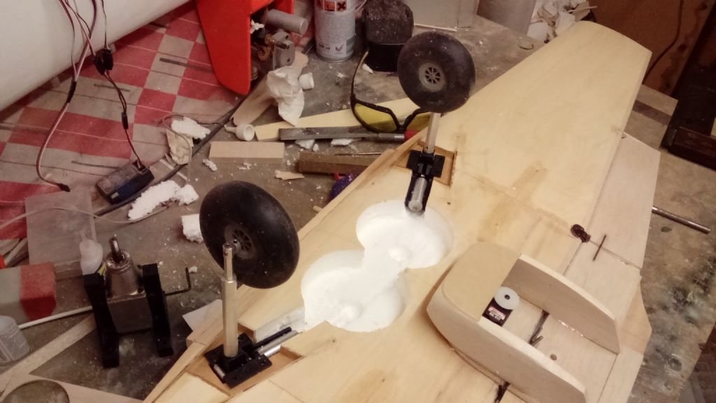 Cutting servo boxes and undercarriage mounts in foam wings? - All ...