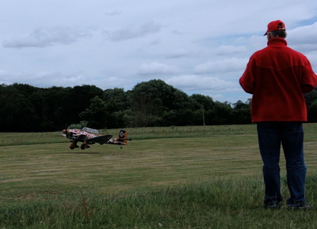 Richard Thomas's Stuka pitch at just the right attitude for perfect 3 ...