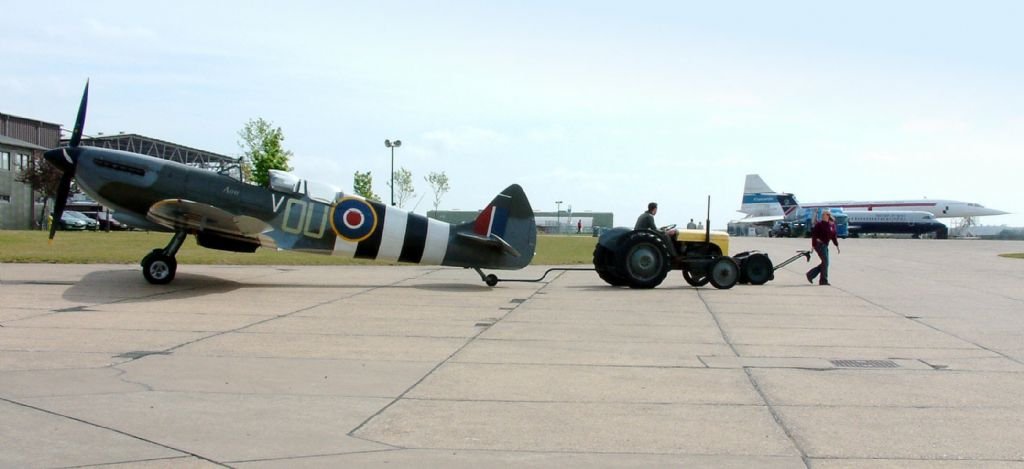 Two of the best, a spitfire and a concorde in the same shot. NO such ...