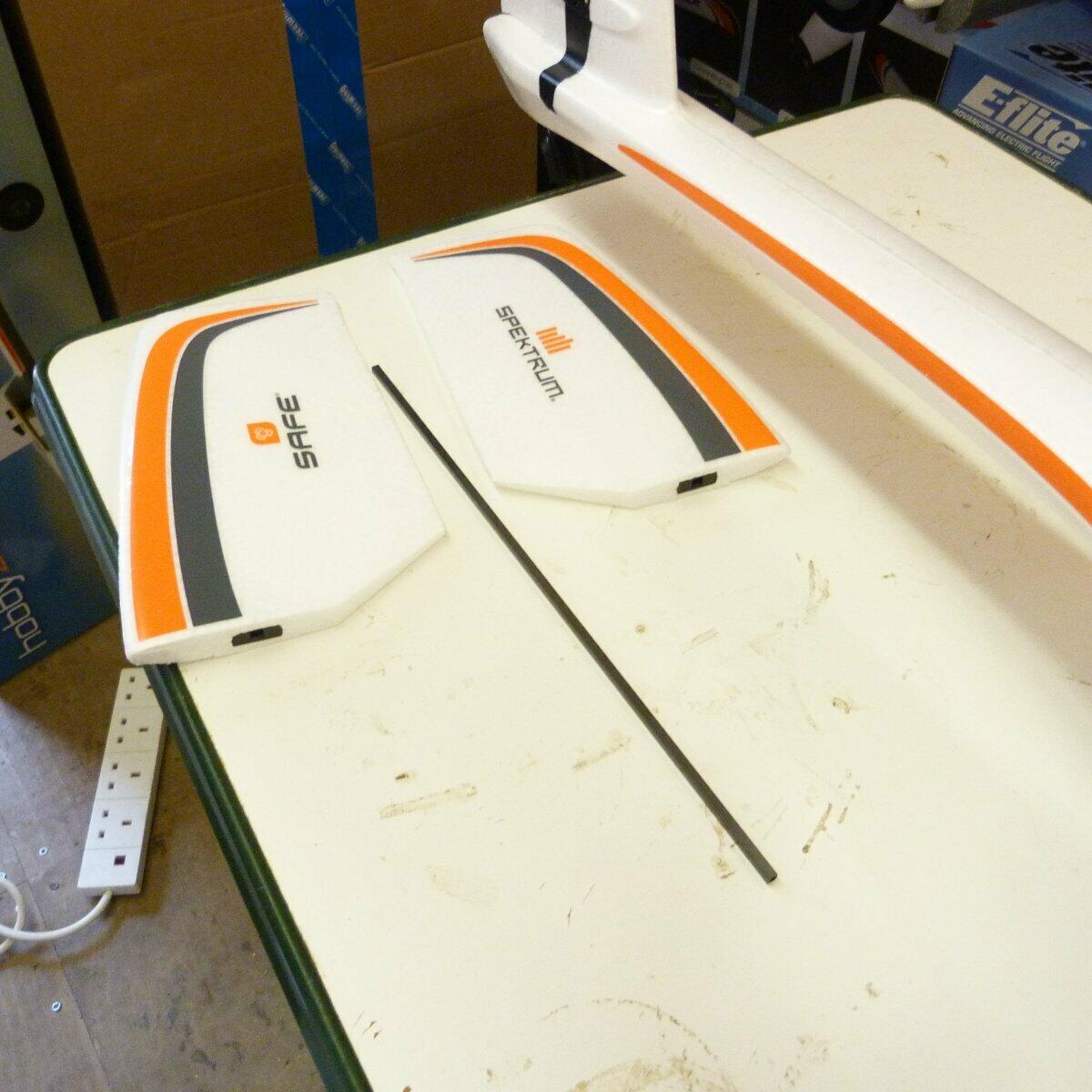 HobbyZone AeroScout S2 1.1m Assembly - Build Blogs and Kit Reviews ...